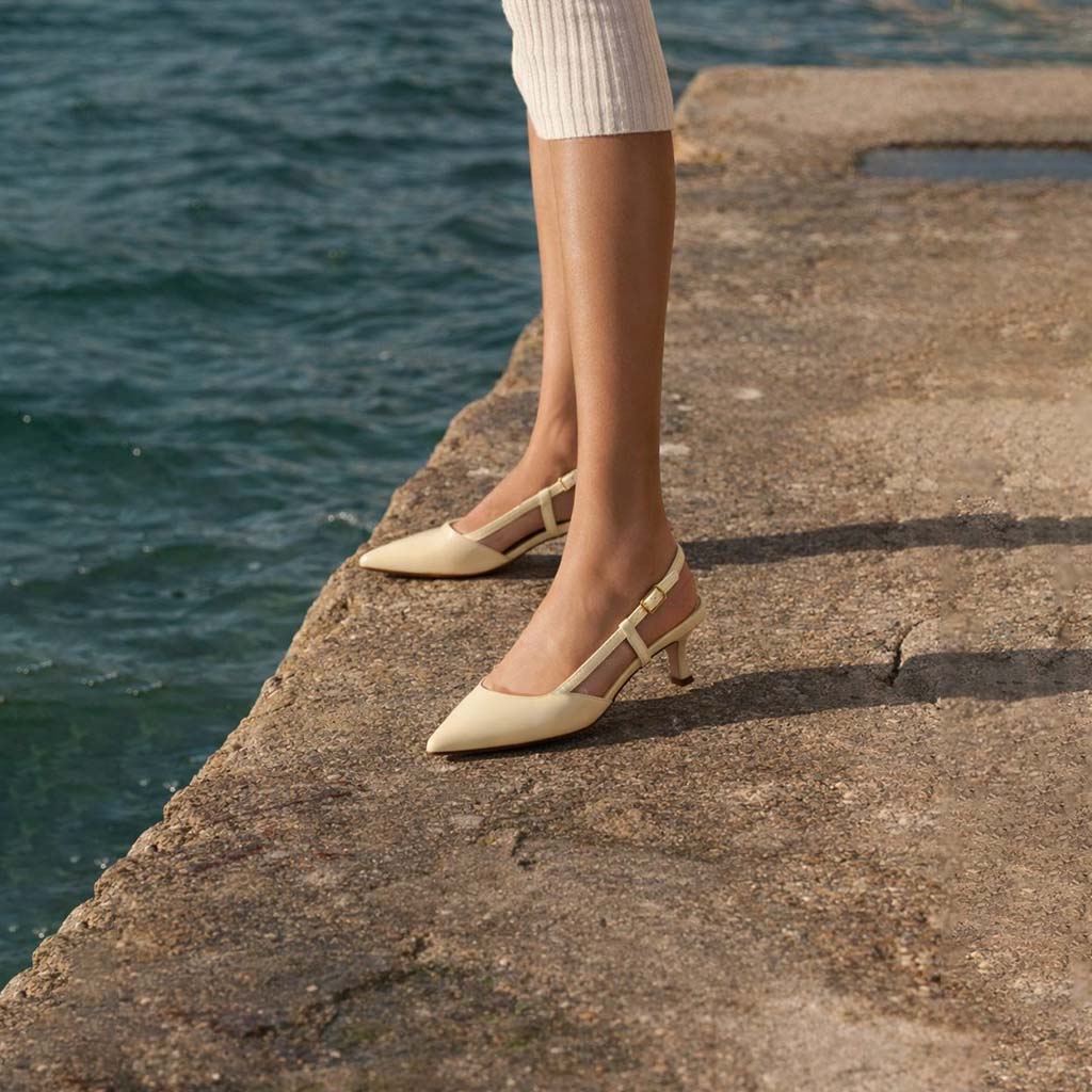 Γόβες κίτρινες slingback με χαμηλό τακούνι | TSOUKALAS